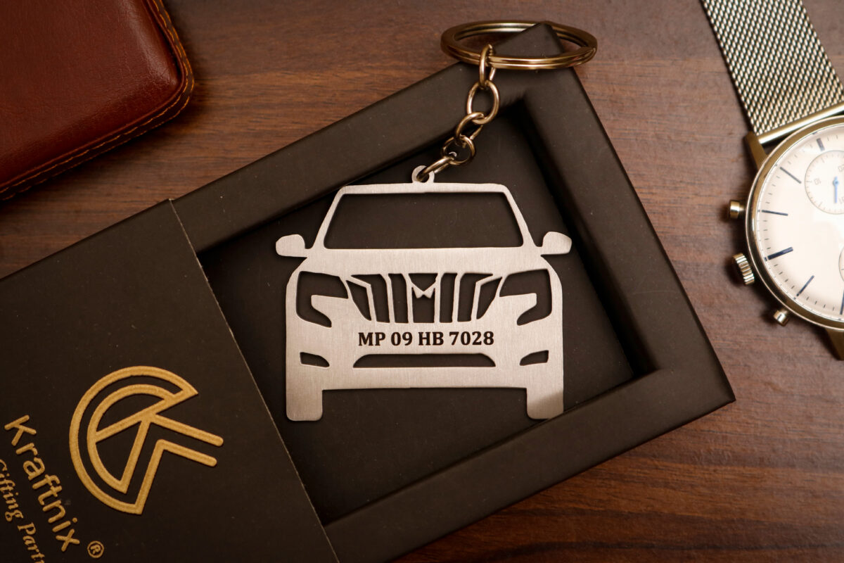 Mahindra XUV 700 Key Chain – Kraftnix